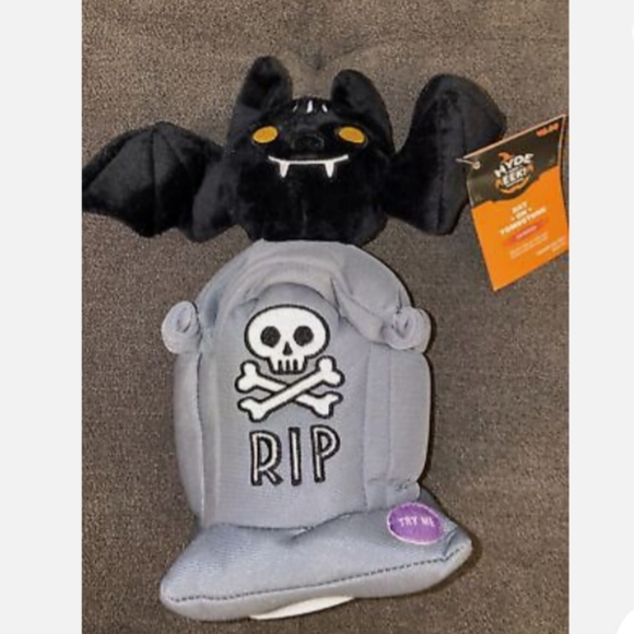 Hyde & EEK! | Holiday | Nwt Hyde Eek Animated Plush Bat On Tombstone ...